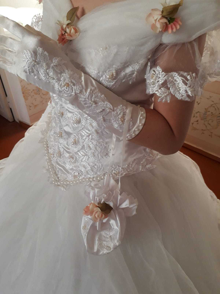 Свадебное платье со шляпой, перчатками и сумочкой(пр-во Турция)