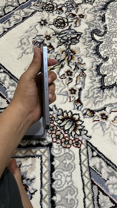 Iphone 13 pro max 128 talik karobka dakument srochni sotiladi