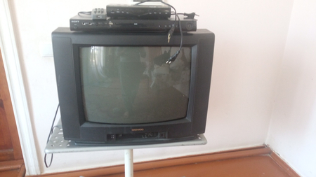 Televizor sotiladi 2 ta daewoo bilan Lg