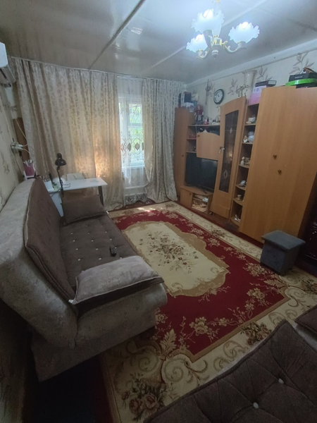 Срочно продаётся квартира Сергели спутник 9  2х комнатная 1 этаж .33.7