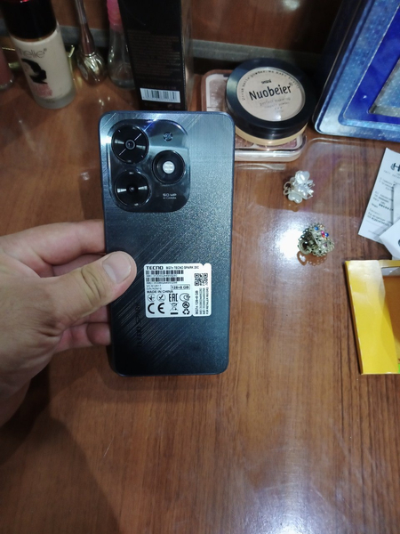 Tecno  Spark  20c