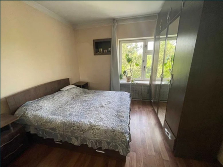 Квартира на Эльбеке продам .Т . Не торцевая 77 серия рядом аиноград