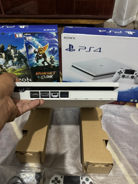 Ps4 Fat Limetd Edition Xotirasi 500GB SSD Versiyasi 6.72 Koreya region