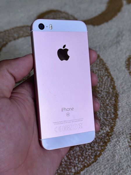 iPhone se rose gold 128Gb