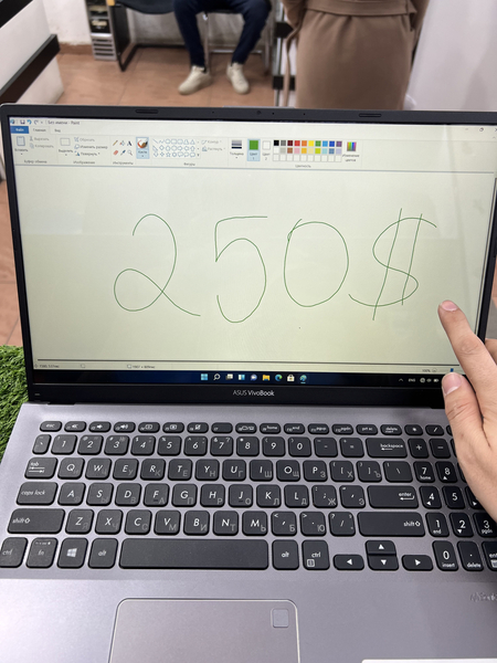 Asus Vivobook sensor i3-10gen 8GB/256GB SSD