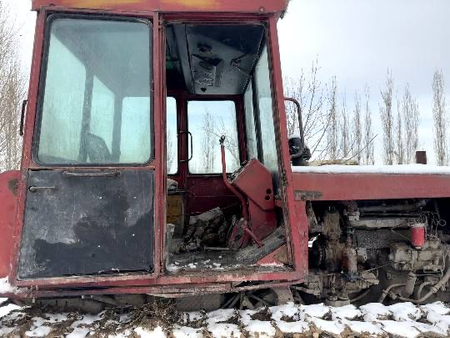DT 75 Traktor sotiladi