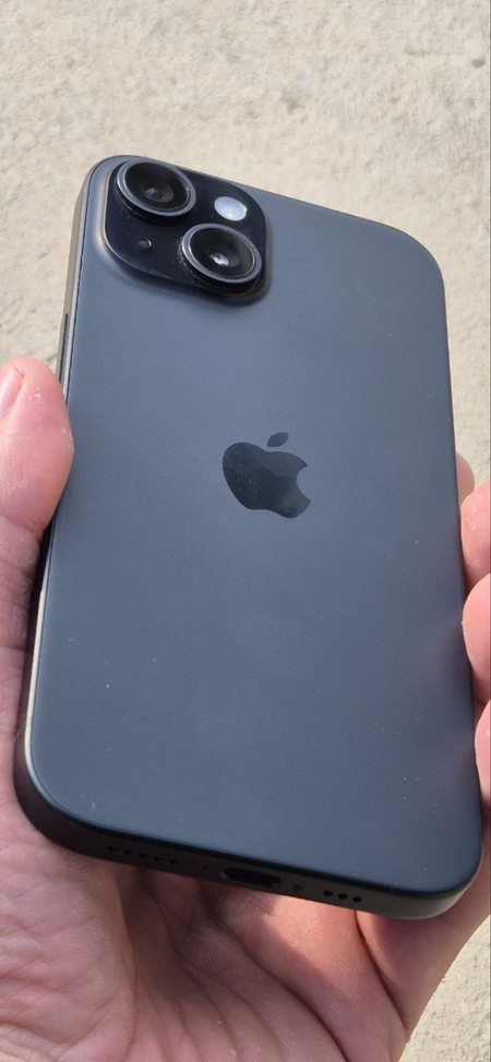 I phone 15 qora rangda 128 gb narxi 550$