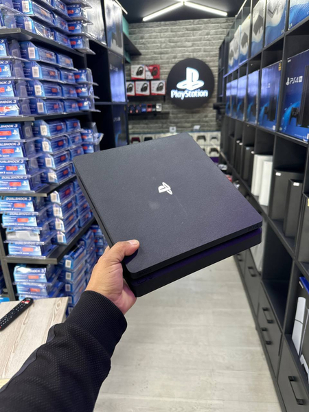 Продам пс Playstation 4pro 1 TB  бу
