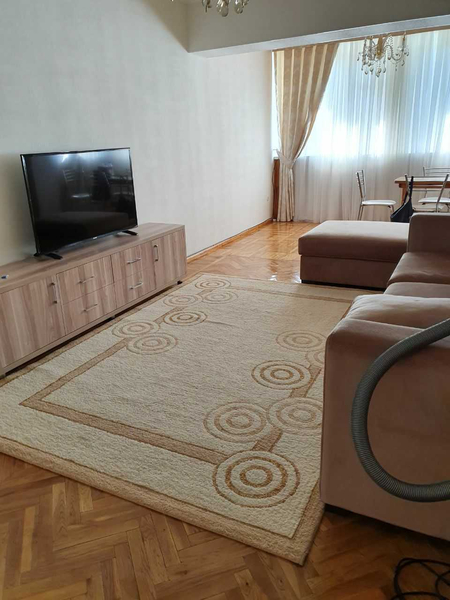 Сдается квартира на С. Азимова!