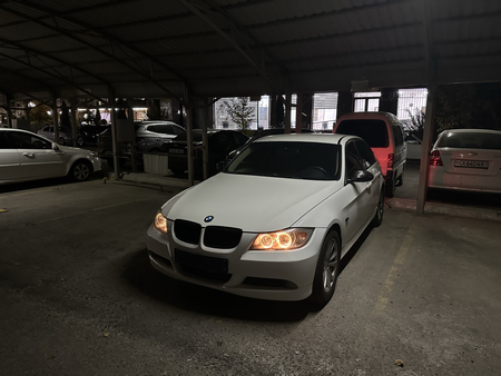 Bmw sedan E 90 kuzov 320i