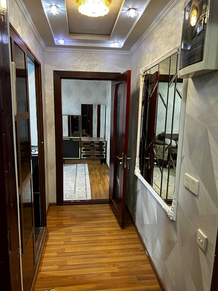 Срочно сдаётся 2ком люкс кв на 2-этаже на Азиз базаре!!!