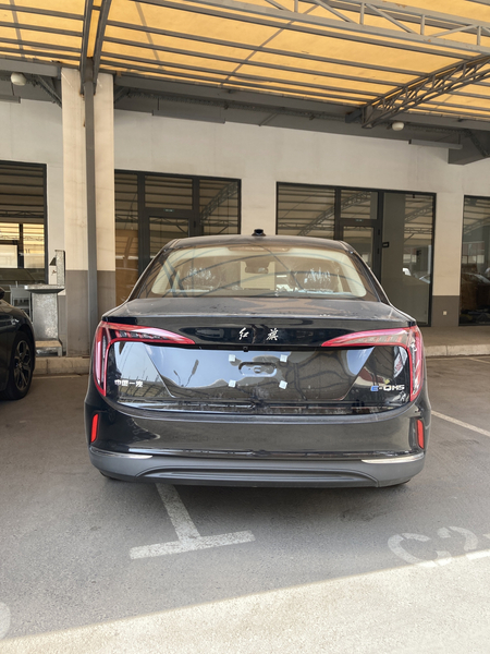 Hongqi e-qm5 nalicha