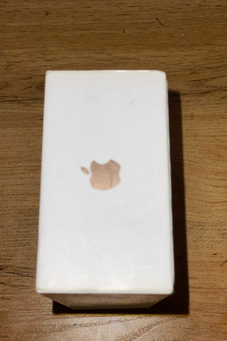 Iphone XS gold 64GB karobkasi bilan dakumenti sotiladi