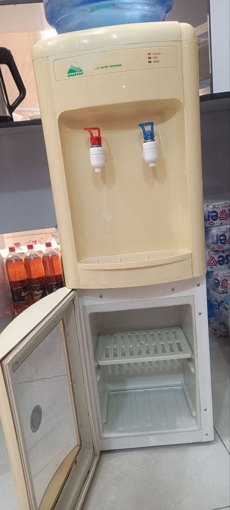 Кулер для воды Б/У. Состояние нормальное,  работает без проблем.