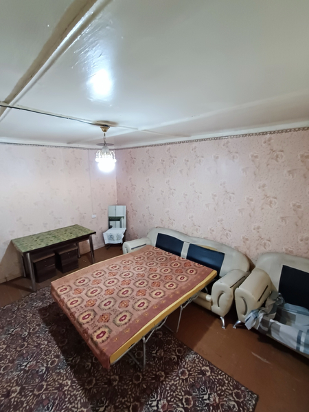 Аренда. 1 ком квартиру Спутник 5 . В деревянном доме 1/2. Цена 220 уе.