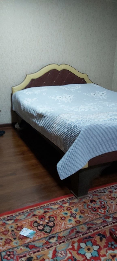 Saplniy kravat sotiladi srochna