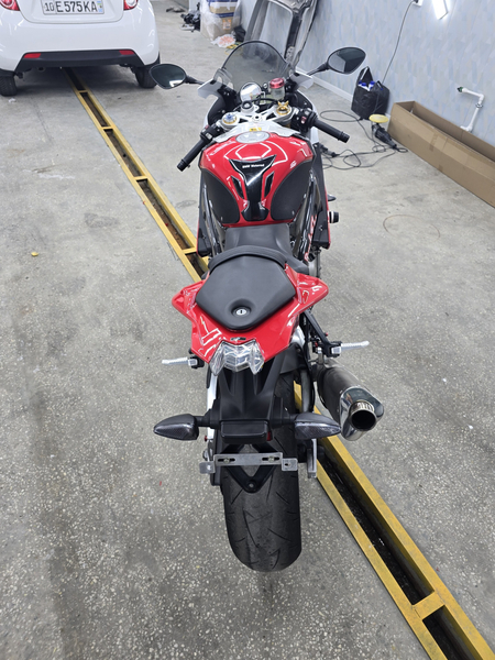 BMW S1000RR 2012 yil