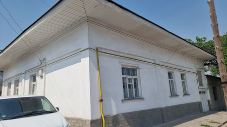 Uch tepa paxtakor mahalada uy sotiladi