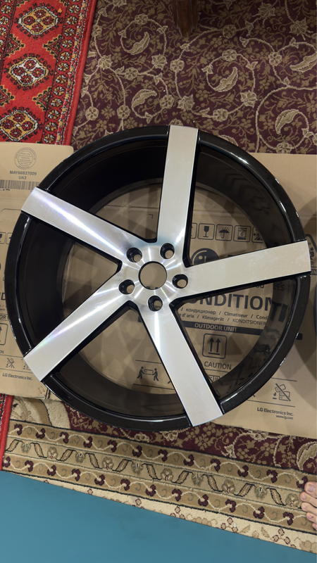 Vossen R22 srochno prodam