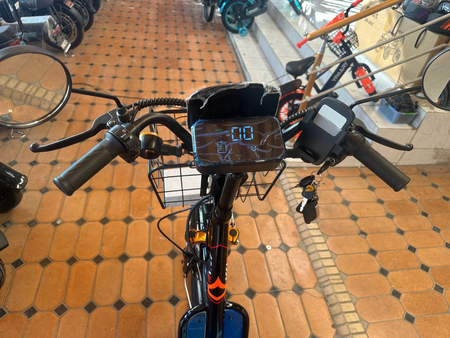 Velo skuter Accari dastafka bor
