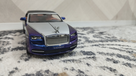 Metallic car Rolce-Royce Dawn