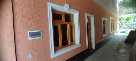 Hovli  sotiladi  .