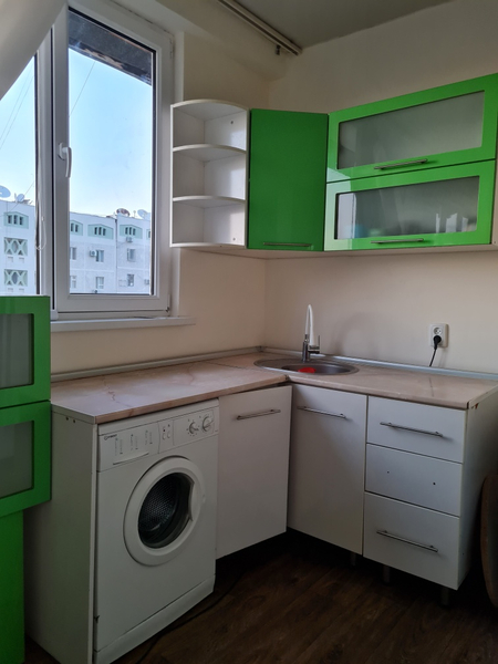 Аренда 50м2 .Госпиталка 1в2/8/9 м.,Ойбек400уе. ,