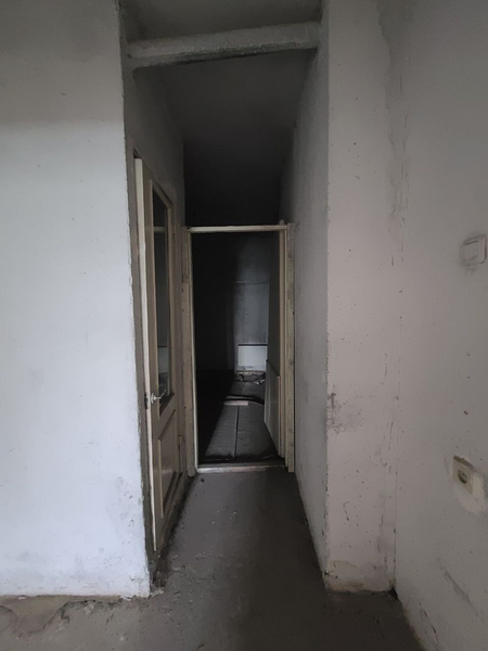 Срочно продается 4+1/2/12 большая кв. в Центре на Нукусской