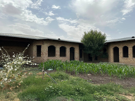 Hovli sotiladi korobka