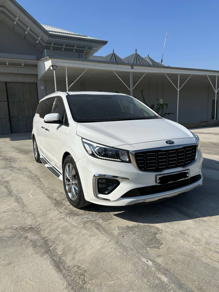 KIA Carnival Benzin