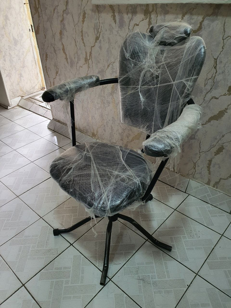 Kushetka va stul sotiladi
