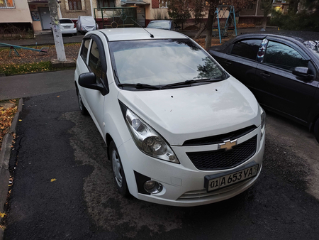 Chevrolet Spark 2016 г., 65000 км., белый.