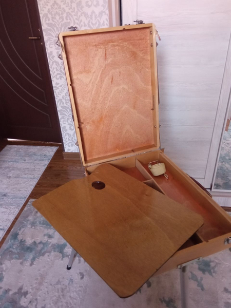 Продаётся этюдник фирмы Pinax на металических ножках