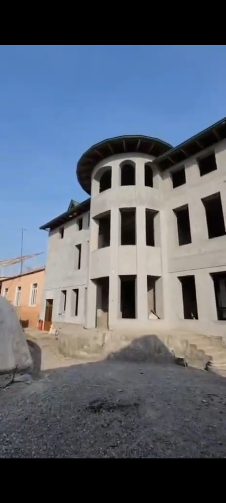 Uy katej forma hovli sotiladi