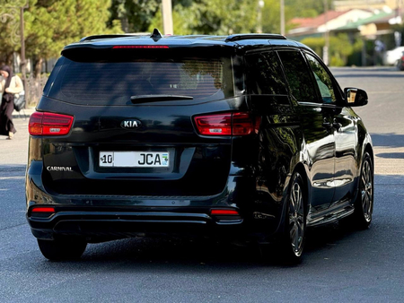 Kia Carnival 2020 год