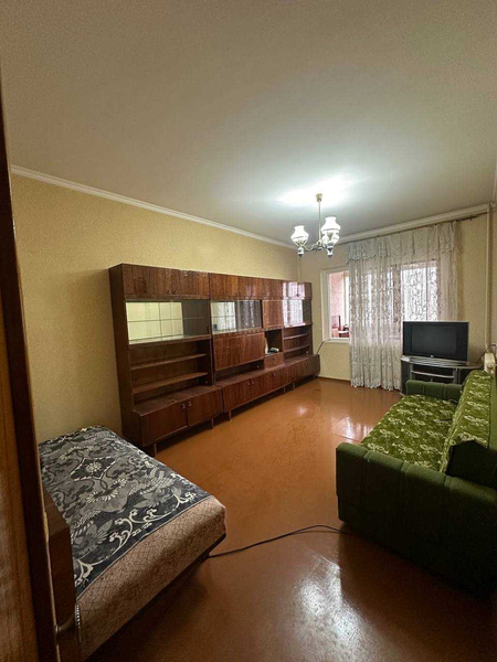 Продам 3х ком на 1 Этаже Балкон 2на6 ор-р Юнусабад-11 по линии Метро!