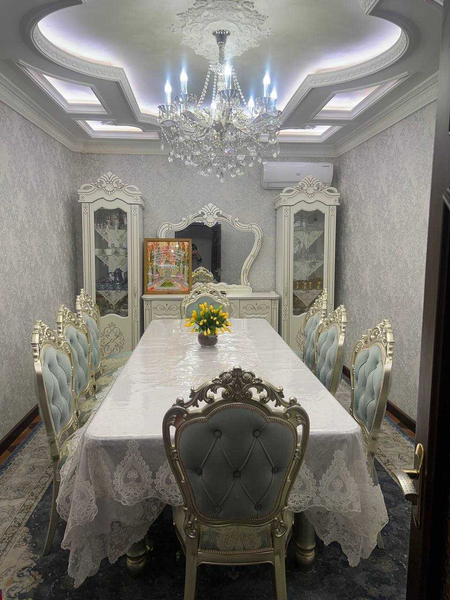 Стол (1 шт)со стульями ( 10 штук)