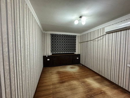 1/1/4 метро Максима Горького, Капиталбанк. 28м². Без балкона.