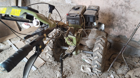 Motokultuvator traktor