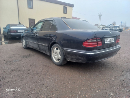 Mersedes e 210 рестайлинг 2000г