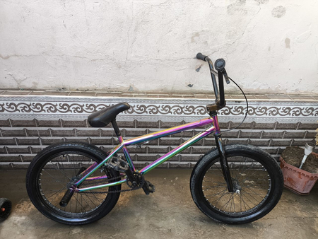 Продается Bmx цвета хамелеон  срочно