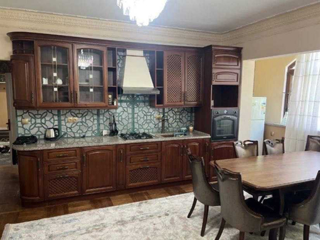 (К126468) Продается 4-х комнатная квартира в Мирабадском районе.