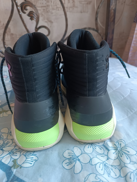 Оригинальные кроссовки Under Armour