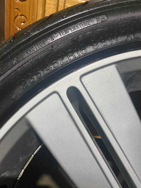 vossen diska shina bilan 235/45ZR18 98W