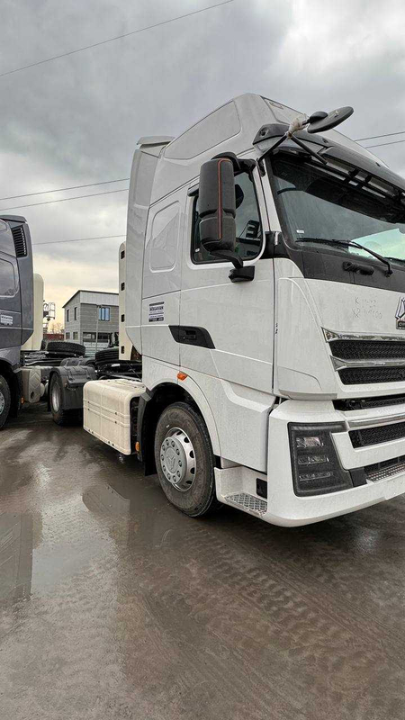 HOWO T9 2023 4x2 naxt xolatda Megavan