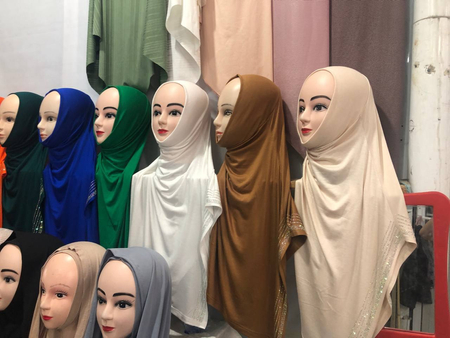 Ayollar kiyimi 21 xil rang