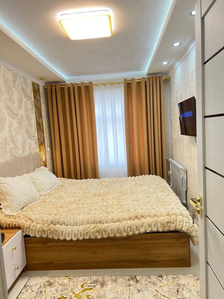 Sotiladi Chilonzor 8 kv 2 xona 3 xona qilingan 2 etaj 4 etajka dom