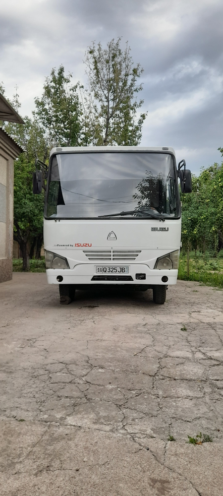 Продается Автобус Исузи мр 37 2012 года Метан
