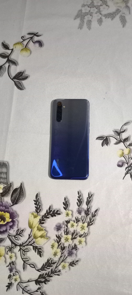 Продам телефон realme 6