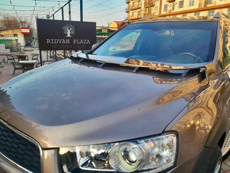 Продам спойлер на каптиву на капот